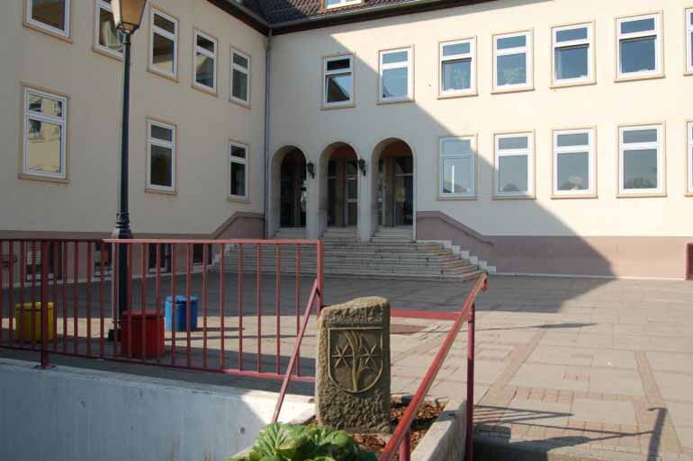 Schule außen – Grundschule